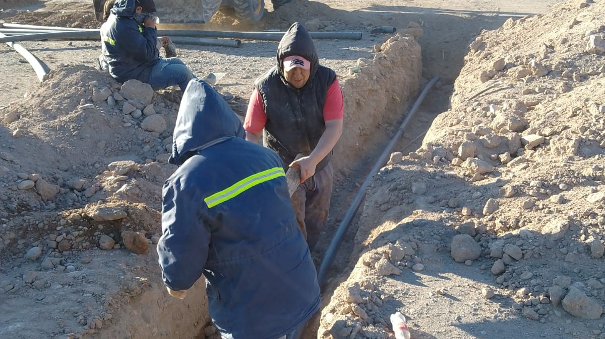 Roca: ARSA inició la obra para mejorar el servicio de agua en Alta ...